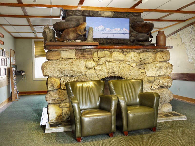 Canada Jasper Visitor Centre Tour Redactionele Stock Afbeelding - Image ...