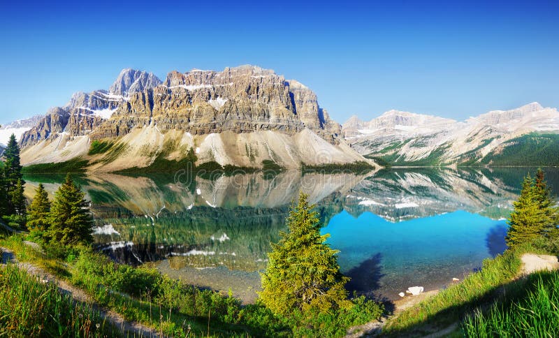 Canada Landscape Mountains Lake Stock Image - Image of alberta, moraine ...