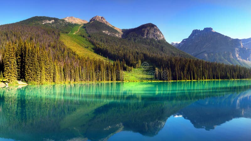 Canada, Paysage De Montagnes De Colombie-Britannique Photo stock ...