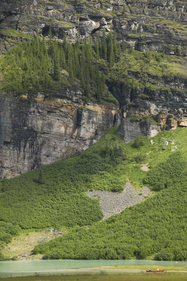 Canadees Landschap in Meer Louise Met Kano's Alberta Canada Stock ...