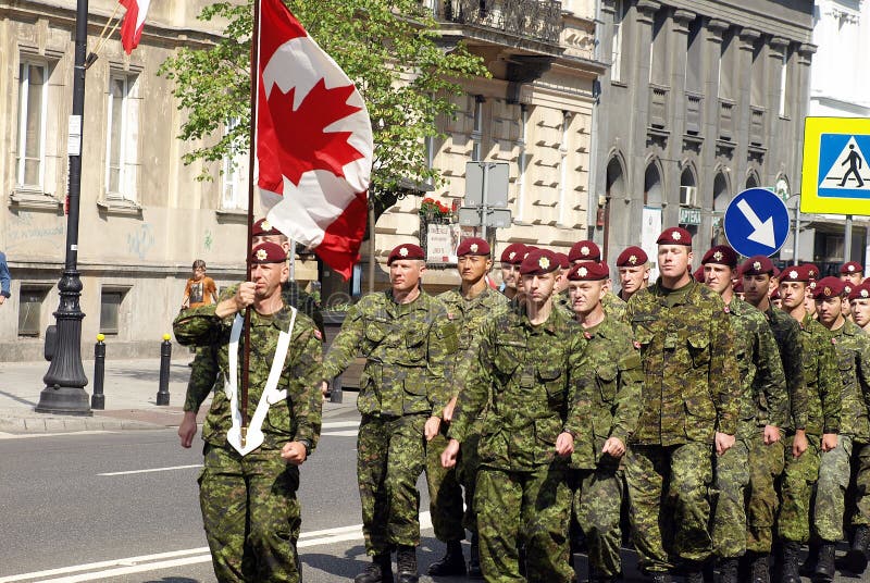 Canadees Leger in Poolse Strijdkrachtendag Redactionele Stock Foto ...