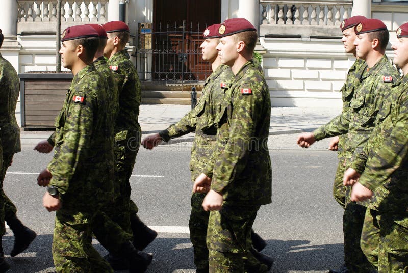 Canadees Leger in Poolse Strijdkrachtendag Redactionele Stock Foto ...