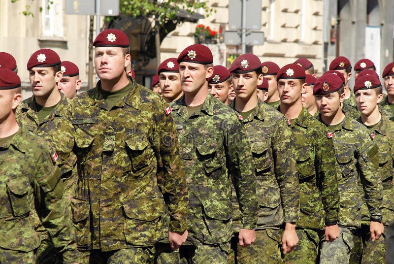Canadees Leger in Poolse Strijdkrachtendag Redactionele Stock Foto ...