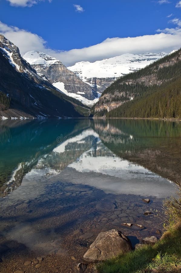 Canadian Mountain.Lake Agnes Stock Image - Image of fall, clouds: 23068431