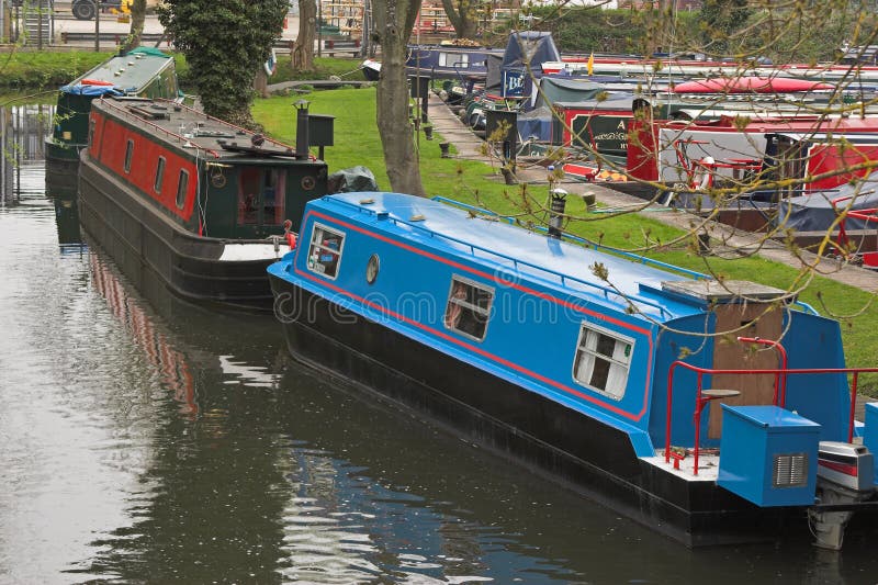 London Longboat Snow editorial stock photo. Image of moored - 149896173