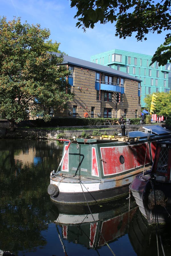 Canal Boats in Mile End Lock on the Regents Canal Stock Image - Image ...
