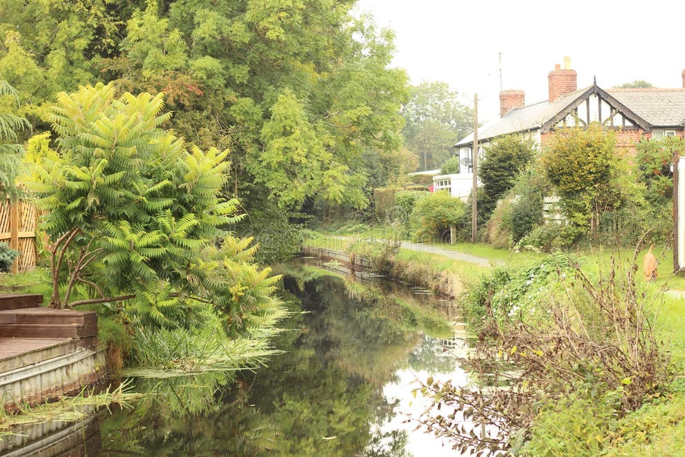 Canal cottage stock photo. Image of canal, water, scenic - 44855076