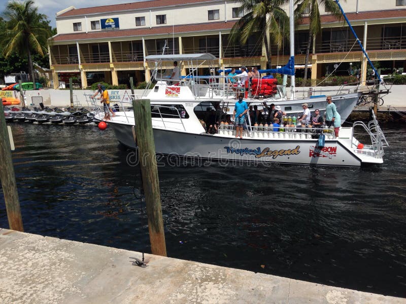 Canal Side Key Largo Harbor. Editorial Image - Image of dive, editotial ...
