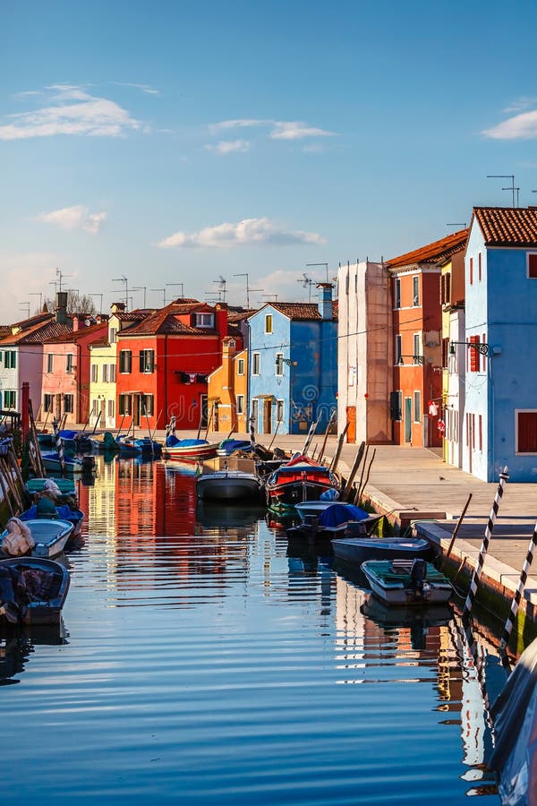 Canale All'isola Murano a Venezia Italia Fotografia Stock - Immagine di ...