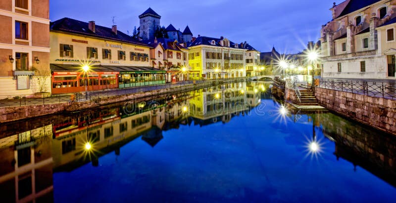 Canale di Annecy, Francia immagine stock editoriale. Immagine di savoia ...