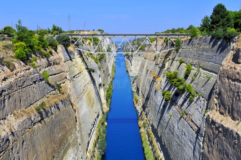 Il Ponte Del Mezzo Sommergibile Del Canale Di Corinto Immagine Stock ...