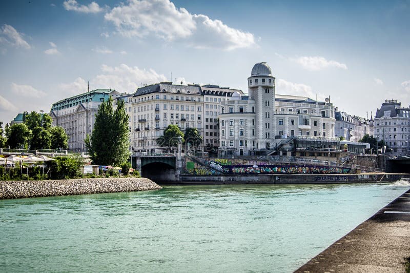 Vienna Alla Notte, Canale Di Danubio Immagine Stock - Immagine di ...