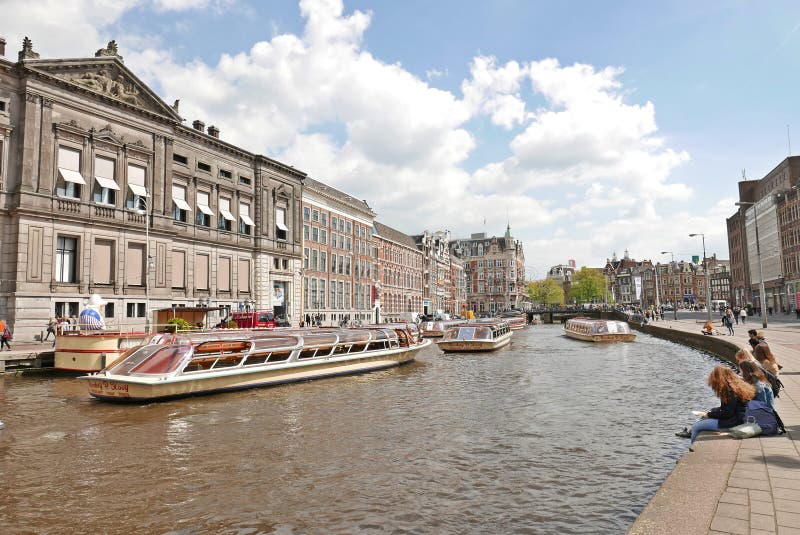 Canales de Amsterdam foto editorial. Imagen de holandés - 92401676