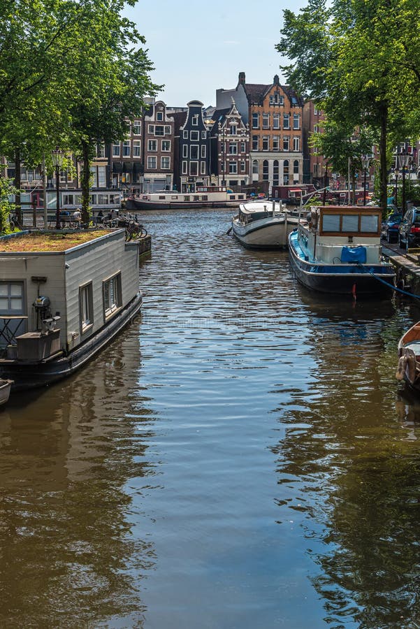 Canales de amsterdam foto de archivo. Imagen de neerlandeses - 217147104