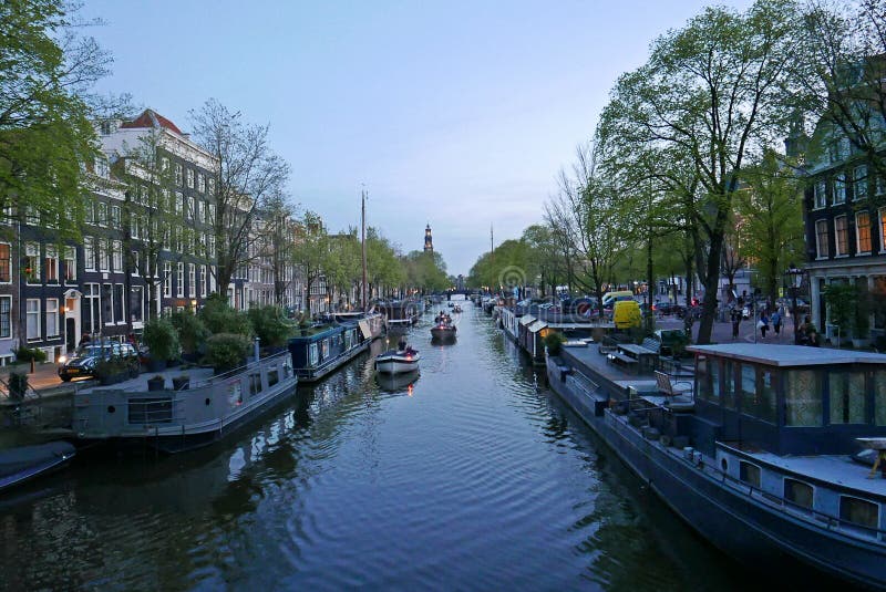 Canali Di Amsterdam Alla Notte Nei Paesi Bassi Amsterdam ? La Capitale ...