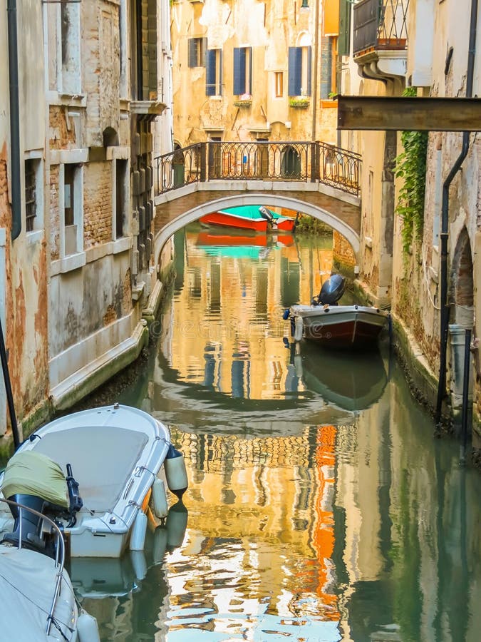 Canali Di Venezia Di Estate Fotografia Stock - Immagine di città ... Canali Di Venezia Di Estate Fotografia Stock - Immagine di città ...
