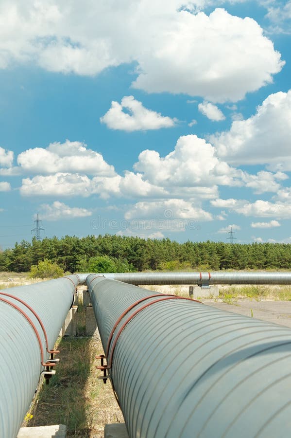 Canalisation image stock. Image du ligne, cylindres, désert - 20014619
