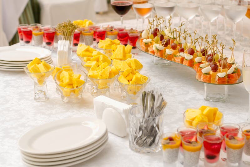 Canapes, Fruits and Beverages on the Buffet Table. Stand-up Meal Stock ...