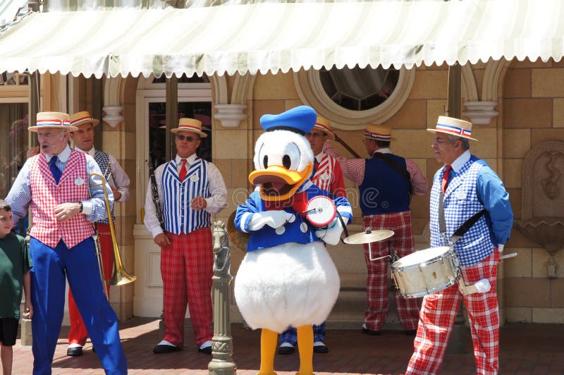 Donald Duck Topiary photo stock éditorial. Image du disney - 39995858