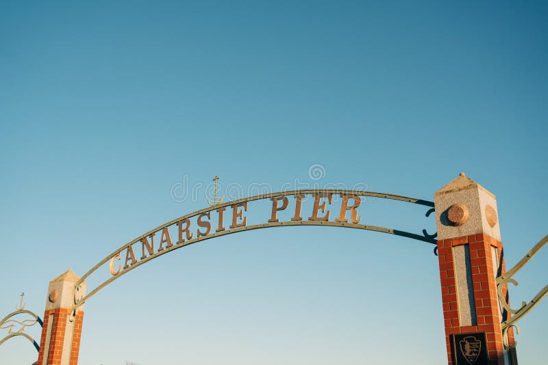 Canarsie Pier Sign, Brooklyn, New York Editorial Photography - Image of ...