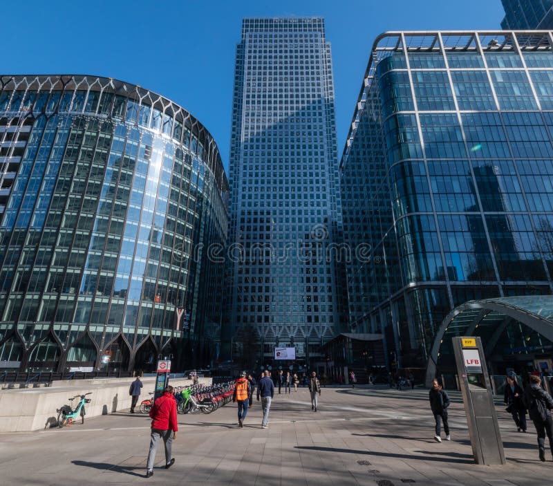 04.04.2023. Pedestrians in Passage in Canary Wharf Financial District ... 04.04.2023. Pedestrians in Passage in Canary Wharf Financial District ...