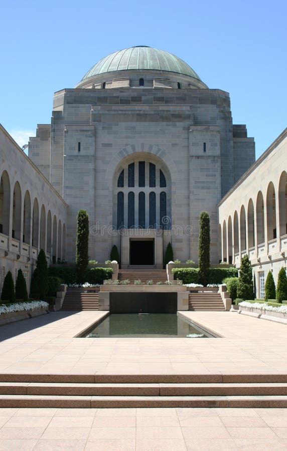 Canberra War Memorial editorial photo. Image of fountain - 13240746