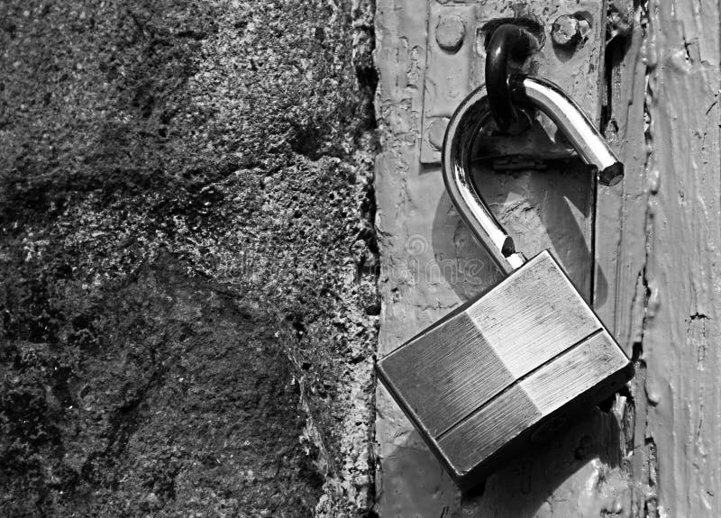 Candado blanco y negro imagen de archivo. Imagen de metal - 63563375