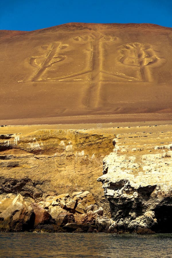 Candelabra Geogliph, Paracas National Park, Peru. Stock Photo - Image ...