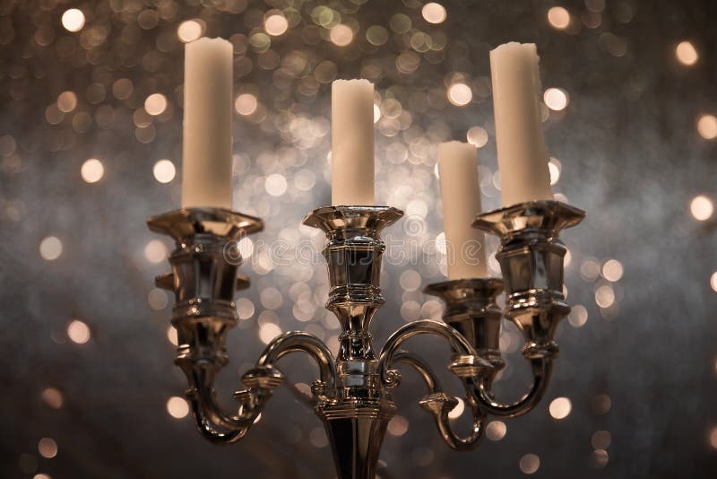 Candelabros y velas imagen de archivo. Imagen de elegante - 12418317
