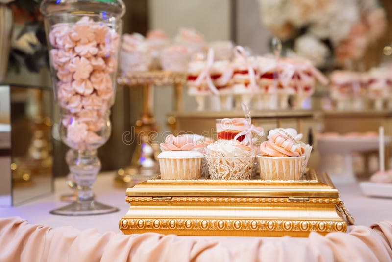 Candy Bar. Table with Sweets, Buffet with Cupcakes, Candies, Dessert ...