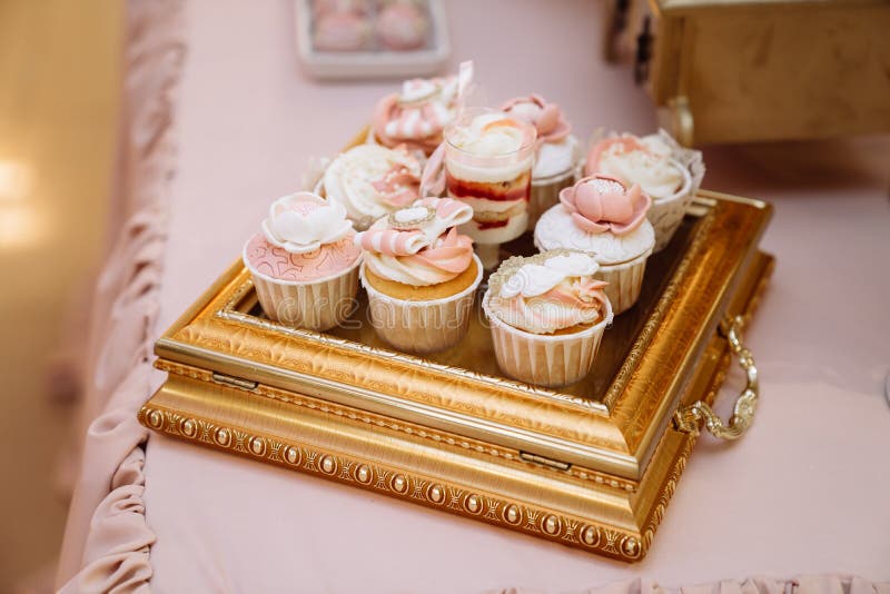 Candy Bar. Table with Sweets, Buffet with Cupcakes, Candies, Dessert ...
