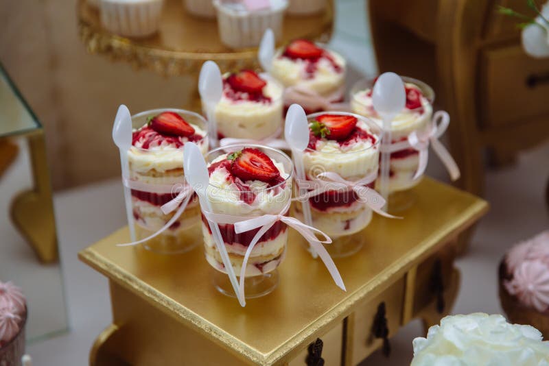 Candy Bar. Table with Sweets, Buffet with Cupcakes, Candies, Dessert ...