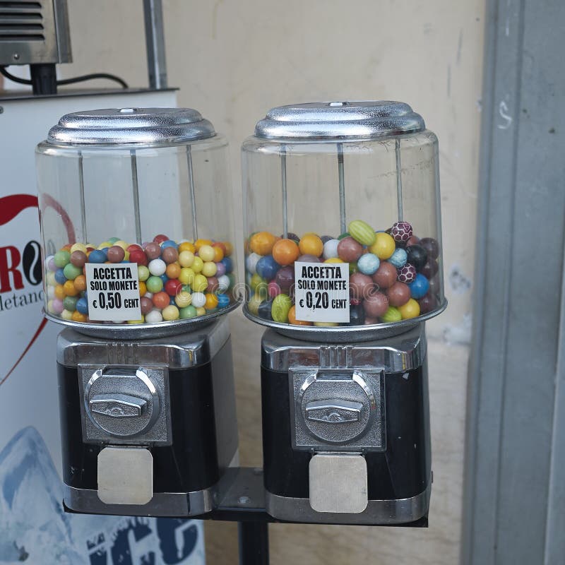 Candy Dispenser with Bubble Gum Editorial Image - Image of shop, color ...