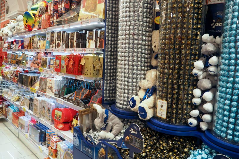 Candy store in Rome, Italy editorial photo. Image of store - 167707646