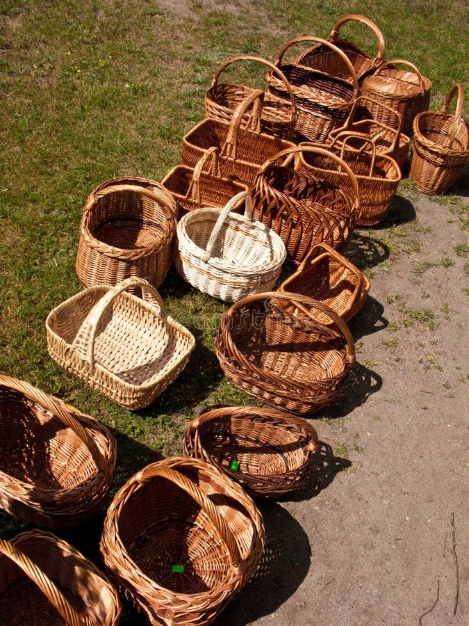 Canestri Di Vimini Fatti A Mano Da Vendere Fotografia Stock - Immagine ...
