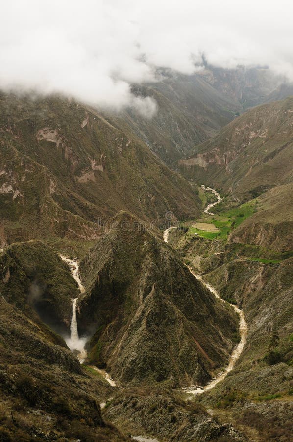 Canion Cotahuasi, Peru stock foto. Image of diep, arequired - 23497224