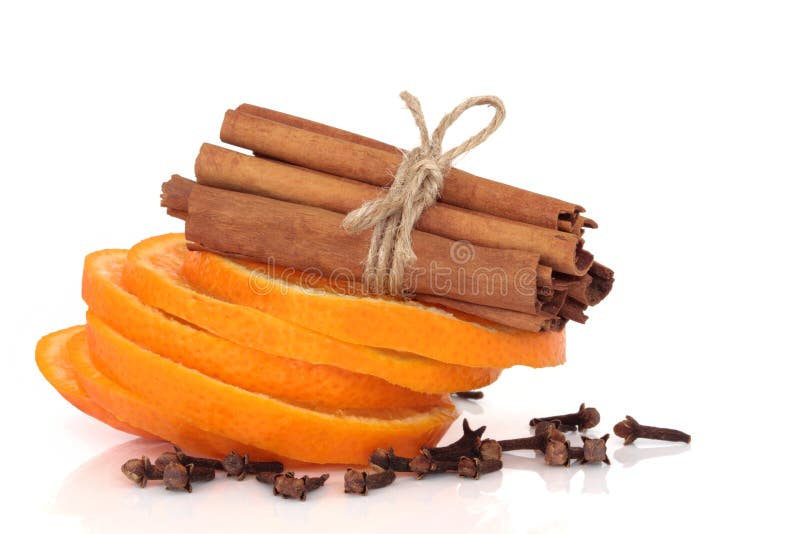 Cannelle, Orange Et Clous De Girofle Image stock - Image du blanc ...