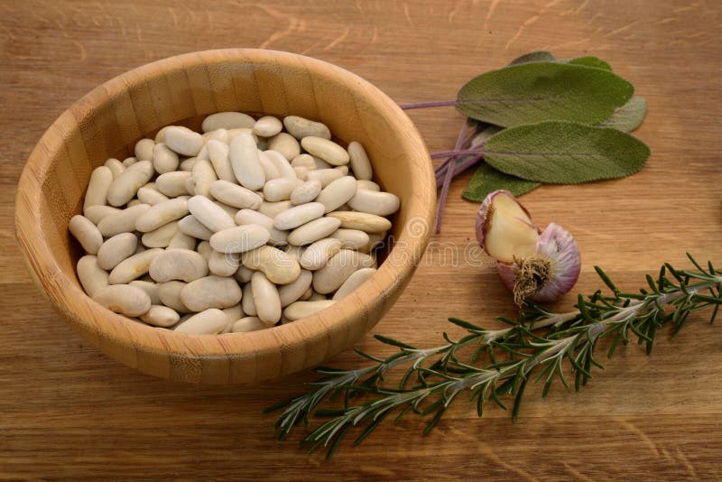 Haricots Secs De Cannellini Photo stock - Image du fermer, organique ...