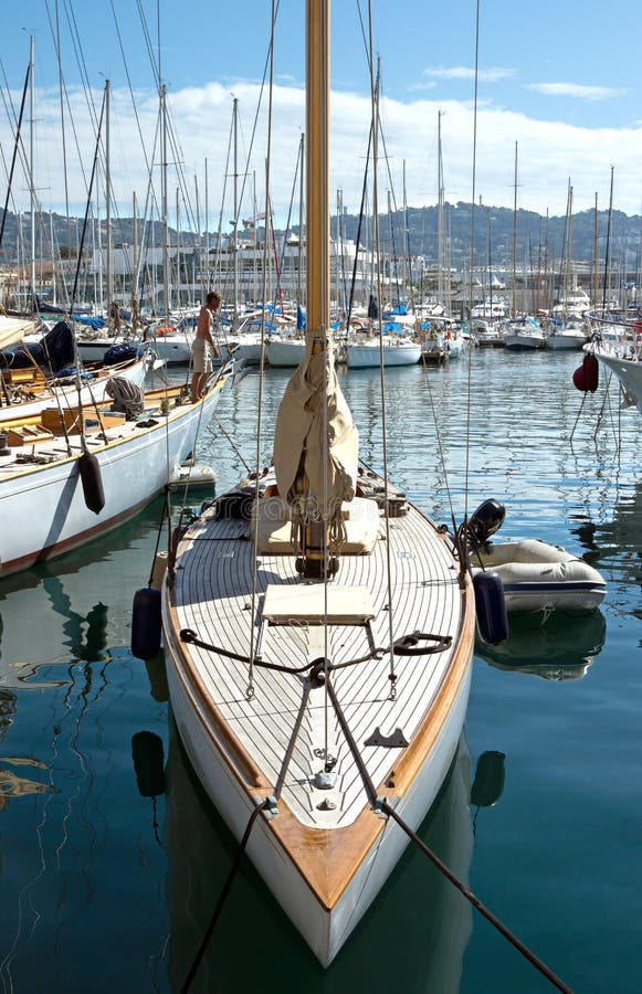 Cannes - Boote im Hafen redaktionelles stockfotografie. Bild von sport ...