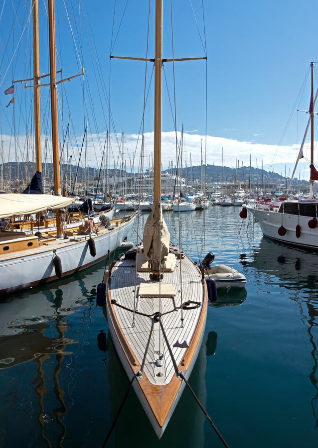 Cannes - Boote im Hafen redaktionelles stockfotografie. Bild von sport ...