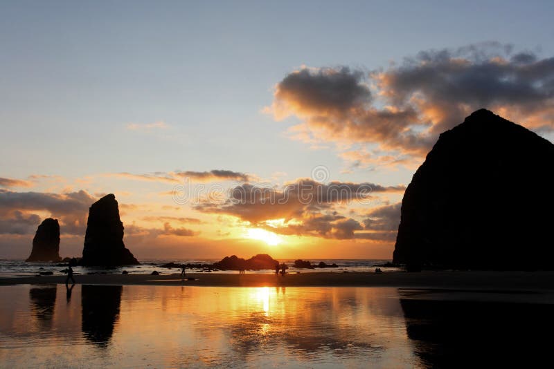 Cannon Beach Sunset stock image. Image of sunset, haystack - 15505733