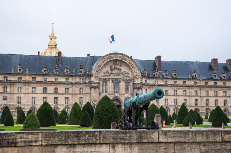 Cannon in Front of Les Invalides Stock Photo - Image of history ...