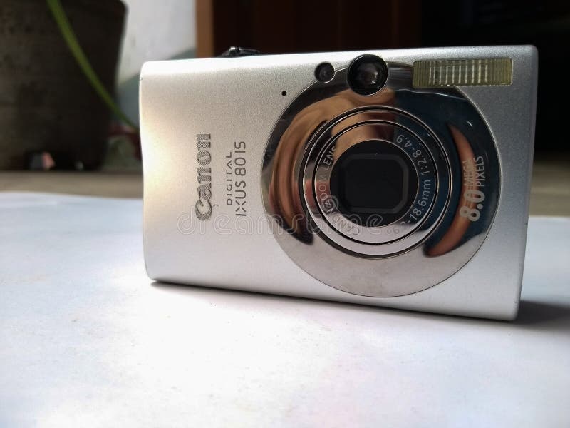 CANON IXUS CAPTURED by a MOBILE in DAYLIGHT Editorial Photography ...