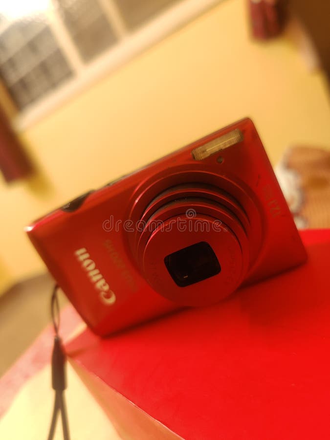 Canon Ixus 20 12.1mega Pixels Editorial Image - Image of pixels, 121mp ...