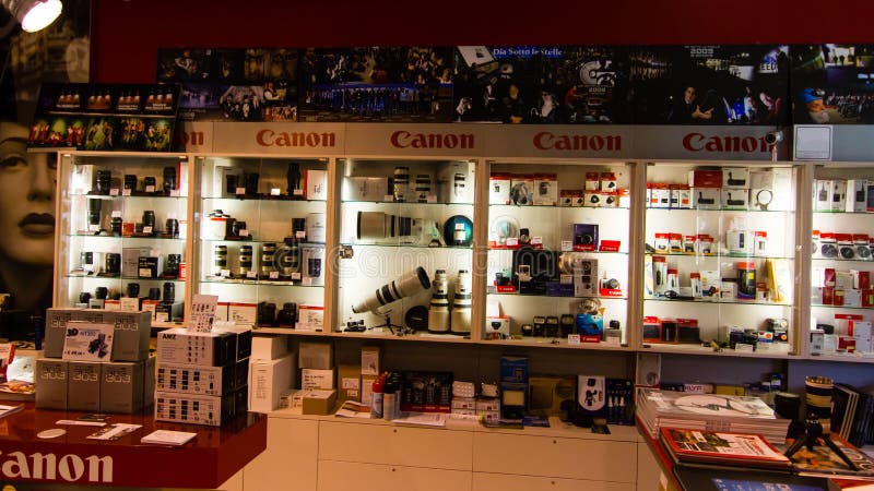 Canon store in Hong Kong editorial stock photo. Image of shop - 105603478