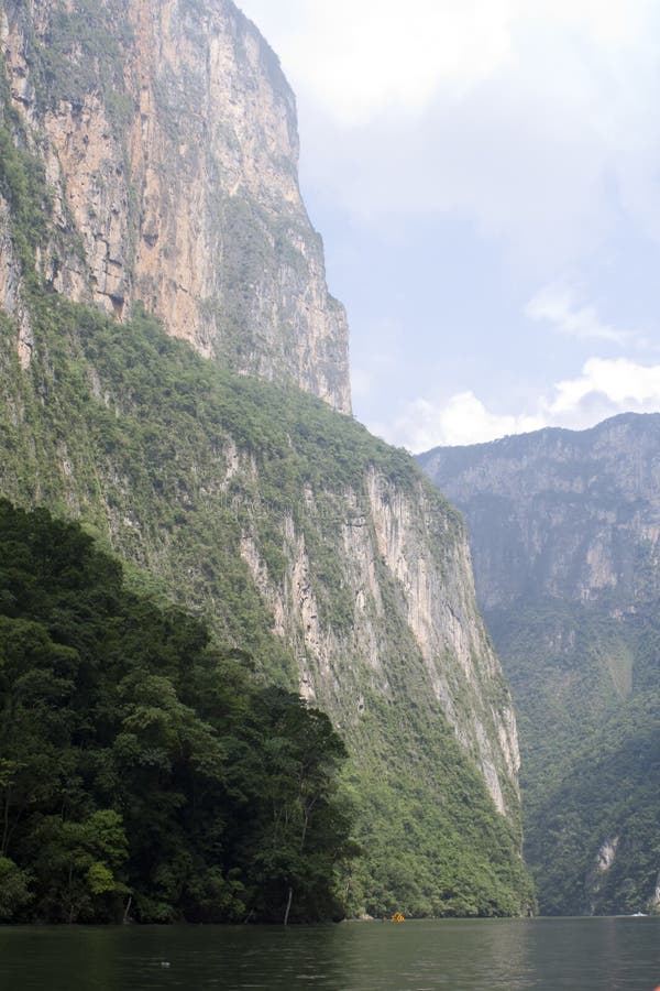 Canyon del Sumidero stock photo. Image of chiapa, geologiche - 12430576