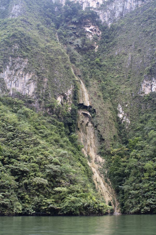 Canyon del Sumidero stock photo. Image of monkeys, chiapa - 12430504