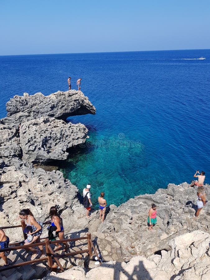 Cap Greco sur la Chypre photo stock éditorial. Image du lagune - 120069228