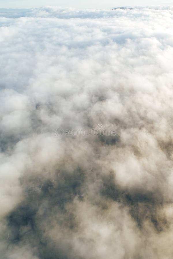Capa de nubes desde arriba foto de archivo. Imagen de nubes - 125583100