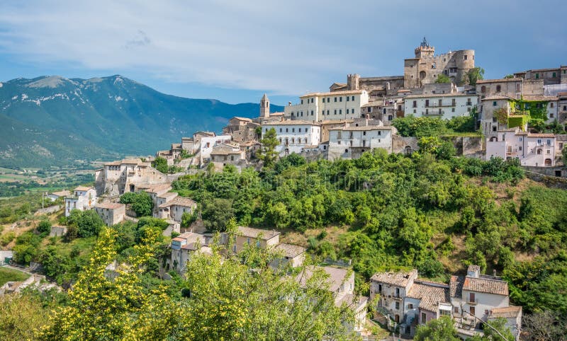 Capestrano, L ` Aquila-Provinz, Abruzzo Italien Stockfoto - Bild von ...